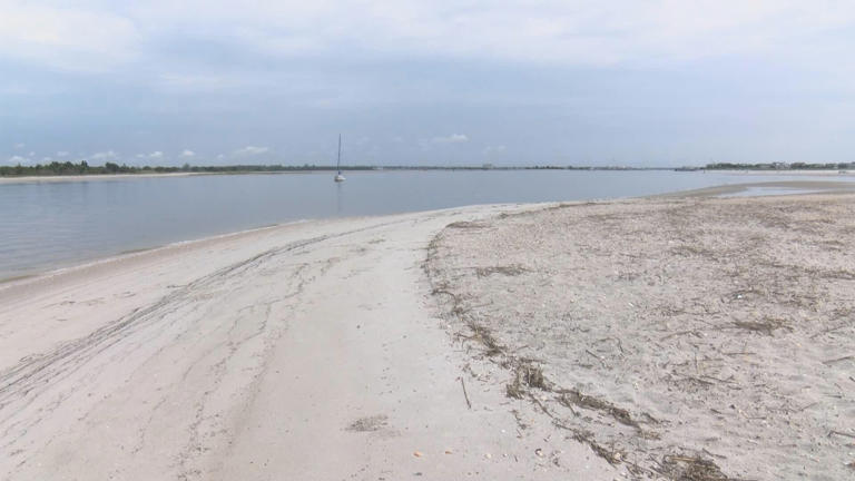 Three people injured after being ejected from boat near Masonboro Inlet