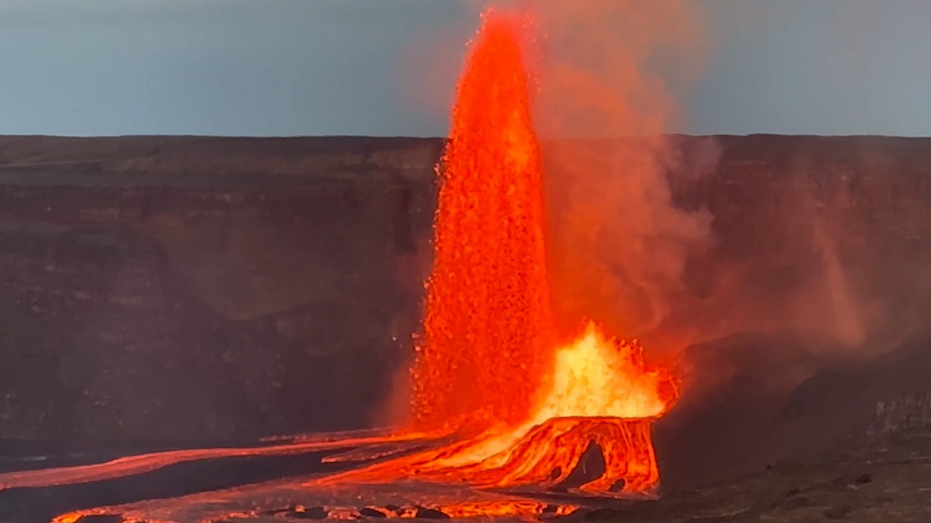 Hawaii's Kilauea volcano spews lava up to 650 feet during 'episode 18 ...