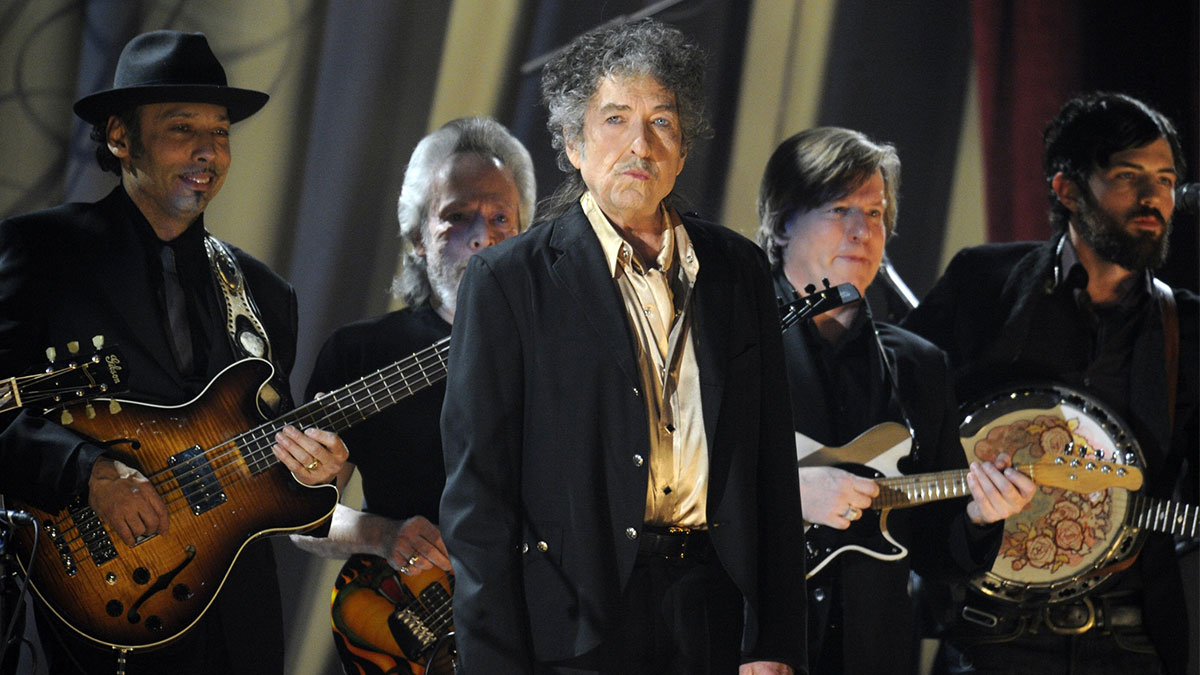 Bob Dylan basically played a greatest hits show at Outlaw Festival (Review)