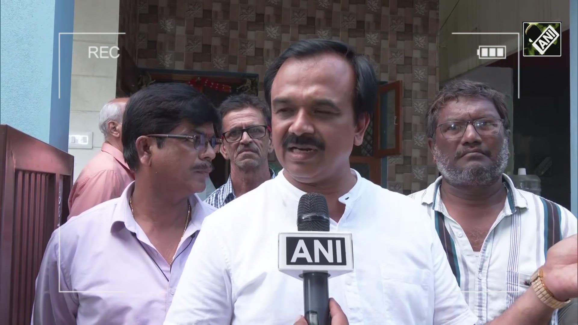 "Ask him to become Pak army chief..." Pahalgam attack victims' relatives slam Robert Vadra's remark