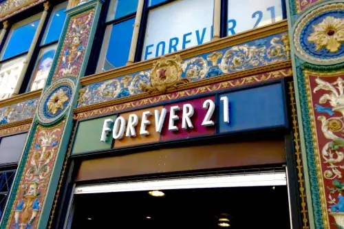 These 13 American Store Closing Announcements Were Absolutely Devastating