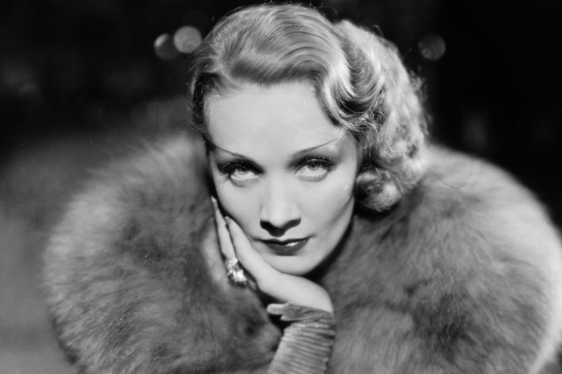 Marlene Dietrich: photos of the iconic movie star