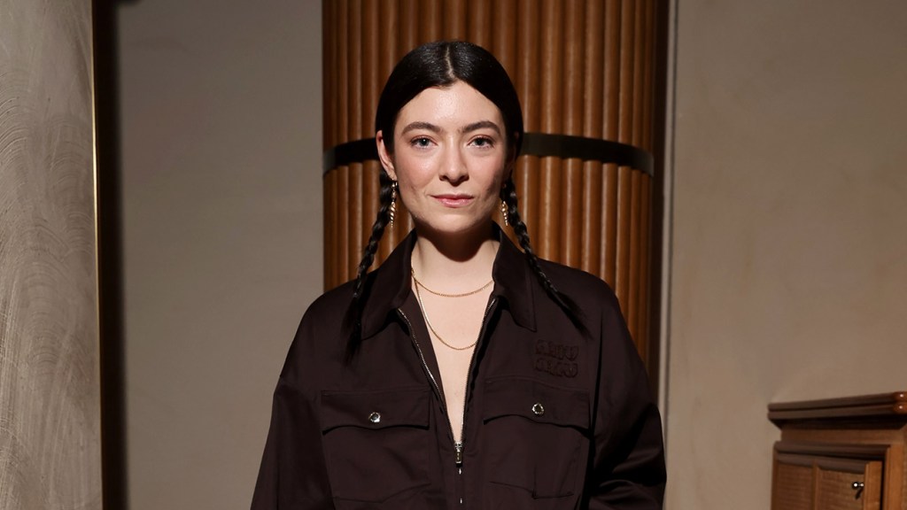 Lorde Debuts New Single ‘What Was That' at Washington Square Park