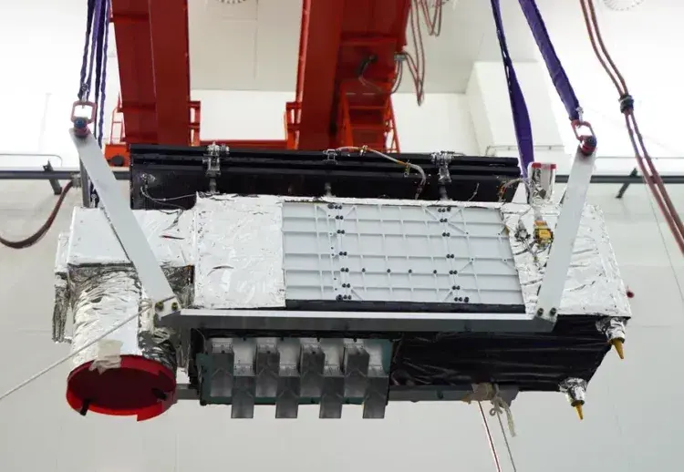 Tiny Chinese Satellite Sent Hack-Proof Quantum Messages 12,900 ...