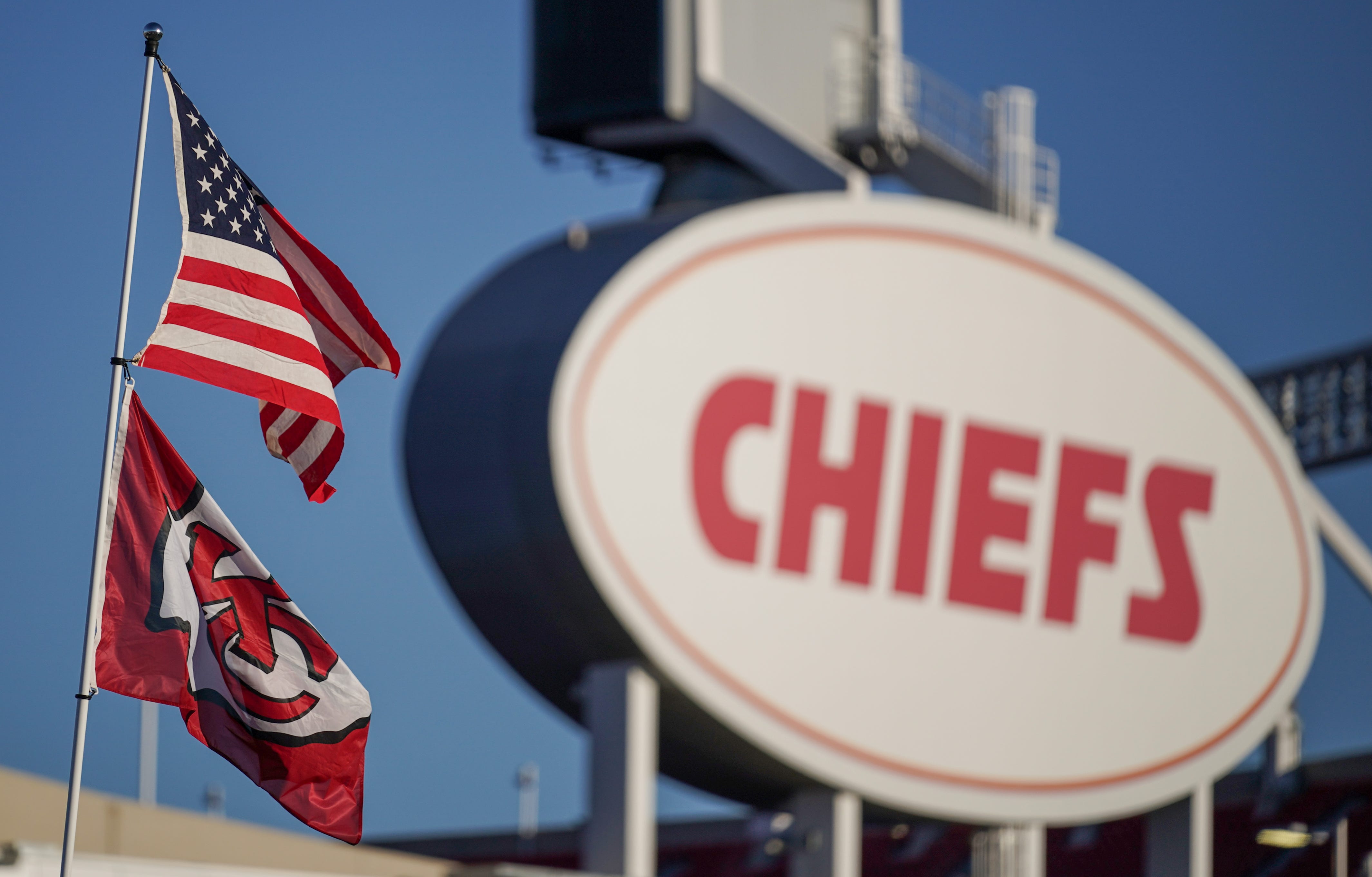 It sounds crazy, but Pete Carroll and the Raiders might want the Chiefs ...