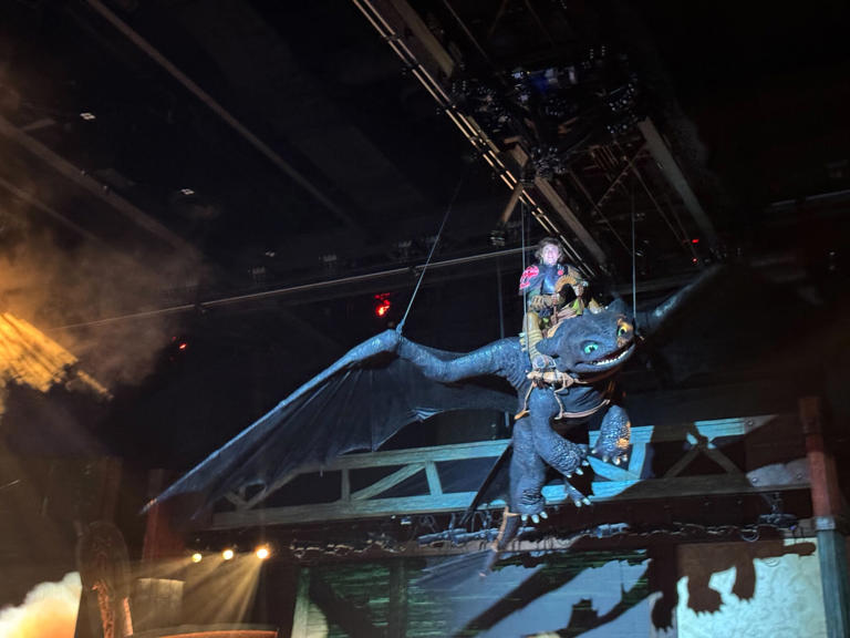 PHOTOS, VIDEO: 'The Untrainable Dragon' Stage Show at How to Train Your ...