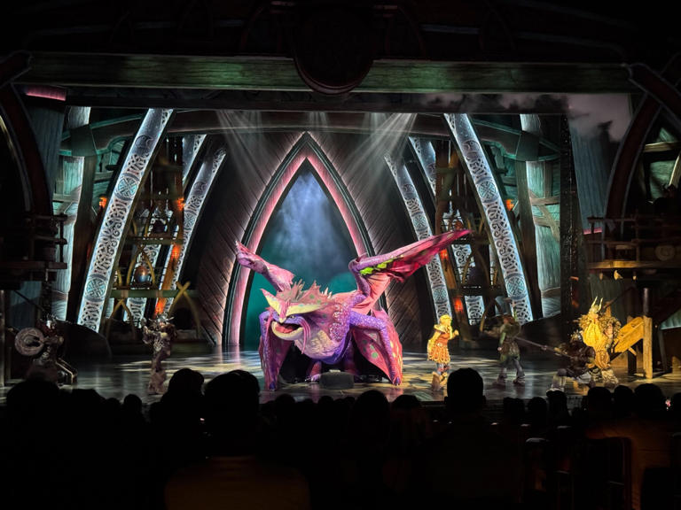 PHOTOS, VIDEO: 'The Untrainable Dragon' Stage Show at How to Train Your ...