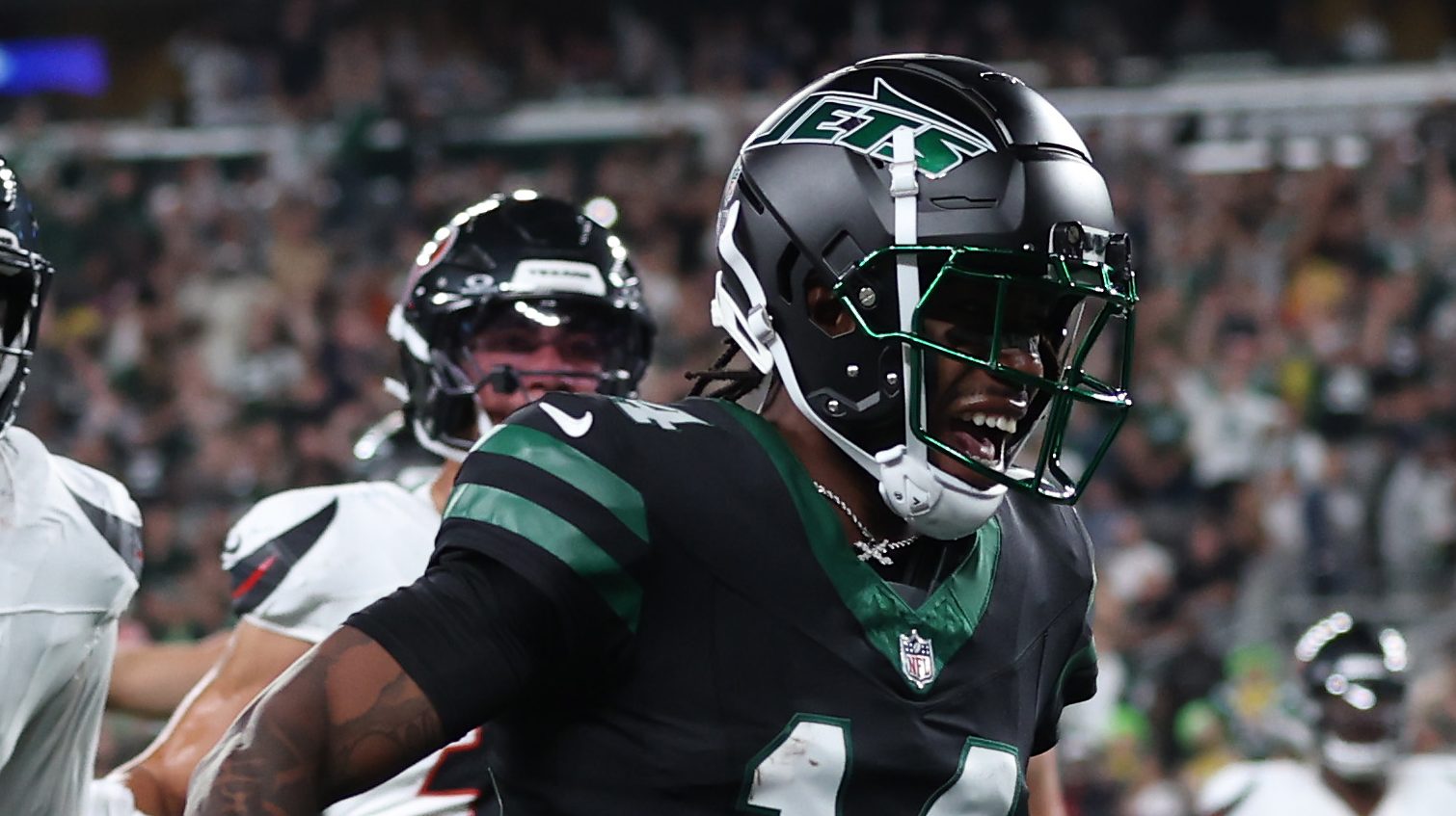 23-Year-Old Jacked up Jets Receiver Turns Heads With Workout Photos