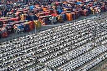 Trump allenta su dazi a Cina, cambio di passo dopo pressioni Wall ...