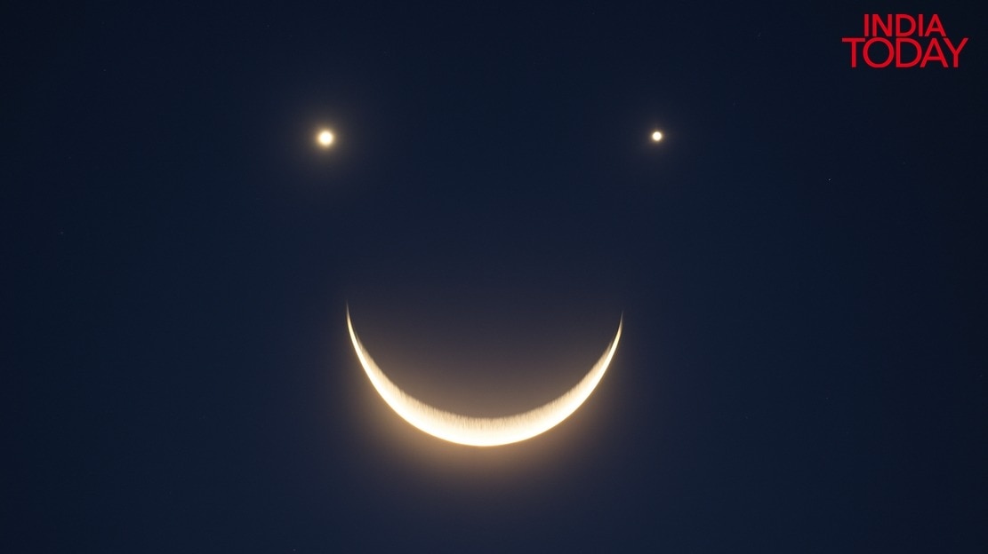 Smiley face to appear in the sky as Venus and Saturn join the Moon ...