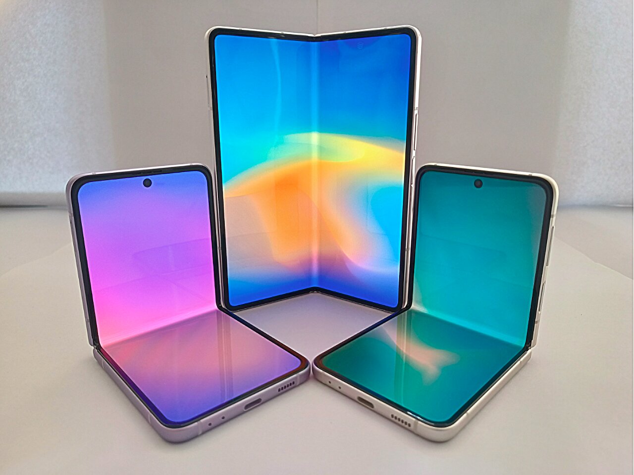 Investigating charge behavior in multilayer OLEDs using a laser ...