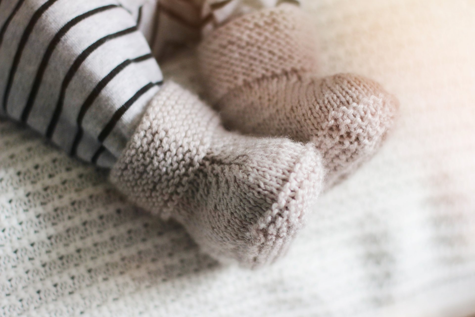 Babyschuhe selbst stricken: Mit dieser Anleitung wird’s zum Kinderspiel