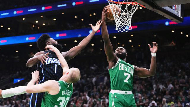 Green scores 38 points to help Rockets even series with Warriors