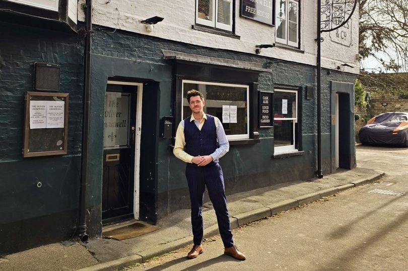 'Packed' crowds turnout for reopening of Cambridgeshire pub