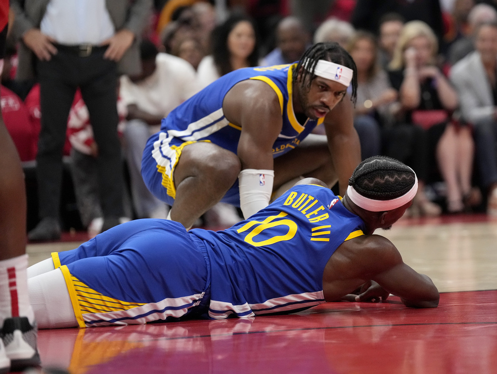 Golden State's Jimmy Butler leaves game with pelvis contusion and his ...