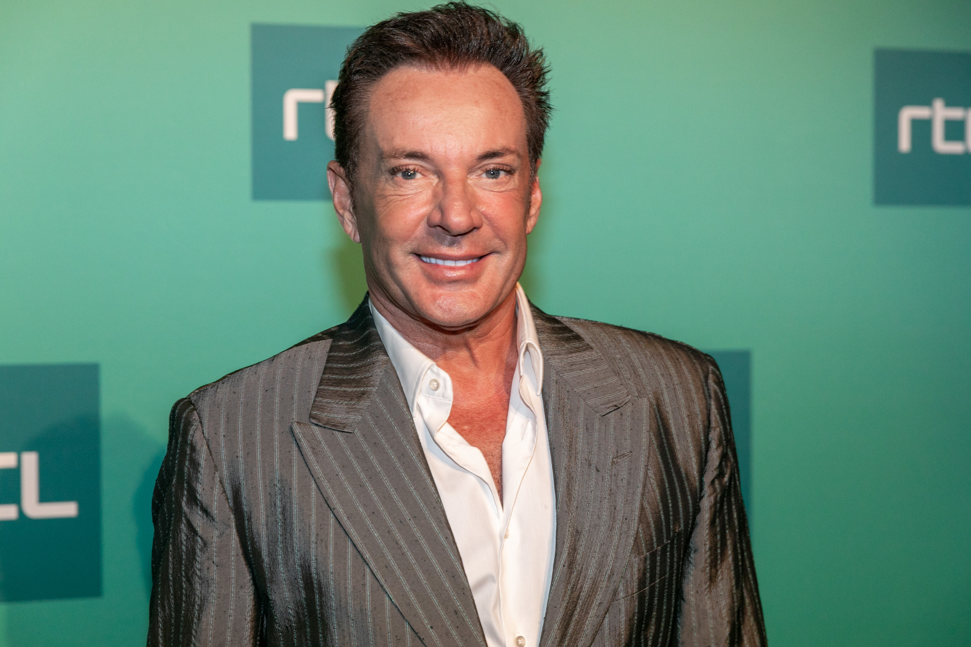 Gerard Joling bouwt een feestje