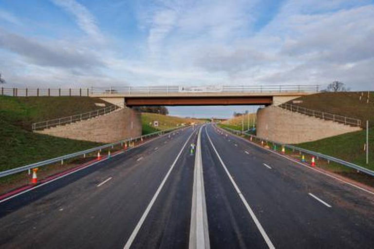 M42 closure warning near Birmingham Airport with driver told 'use new road'