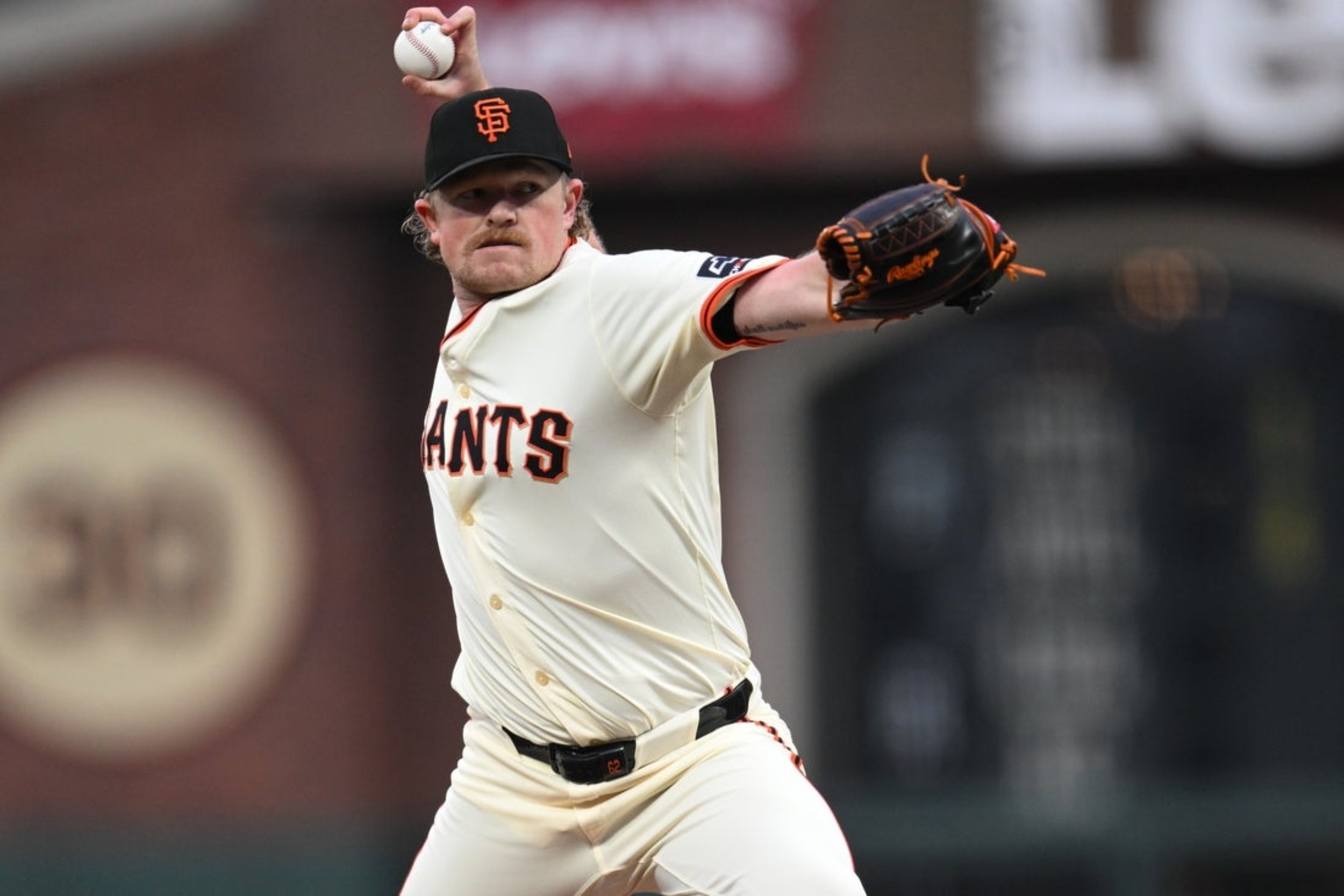 Four-run inning proves enough for Giants in win over Brewers