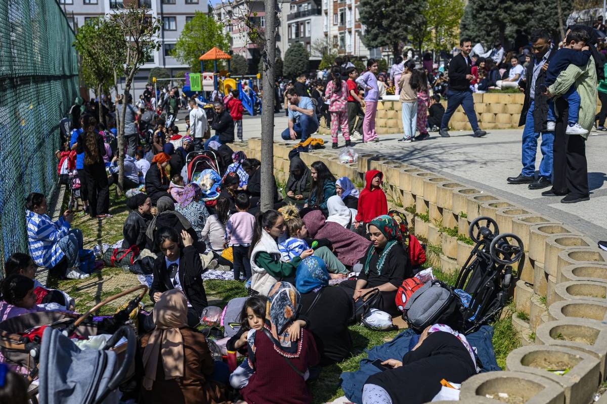 Powerful 6.2-magnitude quake hits off Istanbul coast