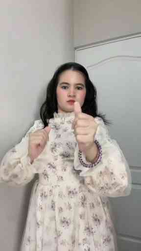 Making Delicious Strawberry Ice Cream with Robie Doll