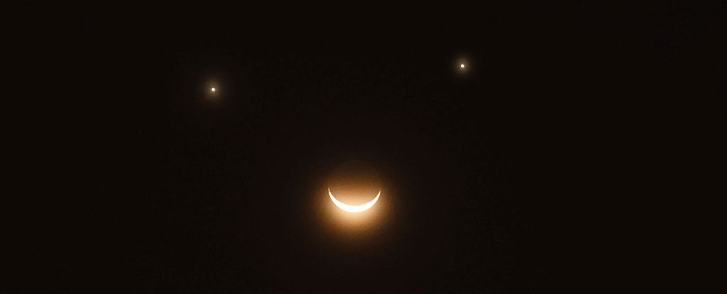 Rare 'Smiley Face' Moon About to Hit The Sky With Venus And Saturn