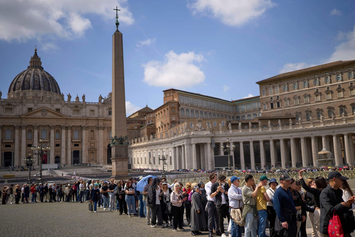 Thousands queue to see Pope Francis’ open casket as visiting hours are ...