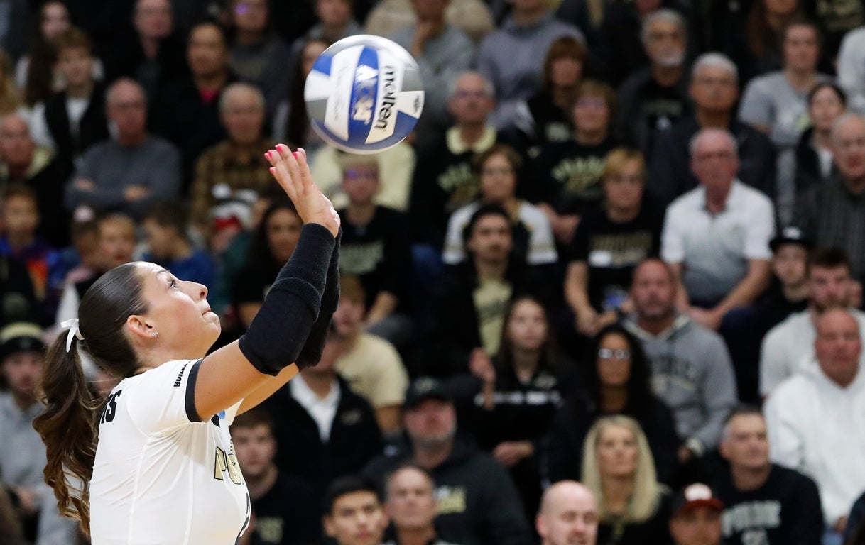 Stellar photos spotlight NCAA Volleyball standout Chloe Chicoine