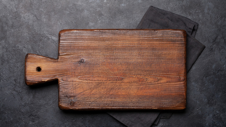 The DIY Project That Turns Your Old Cutting Board Into A Gorgeous ...