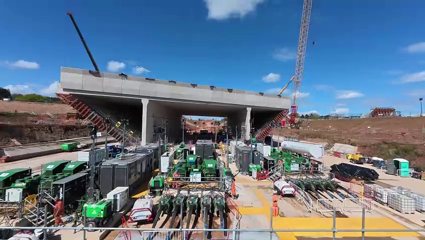 Giant HS2 box structure moved into place under A46 Kenilworth Bypass in ...