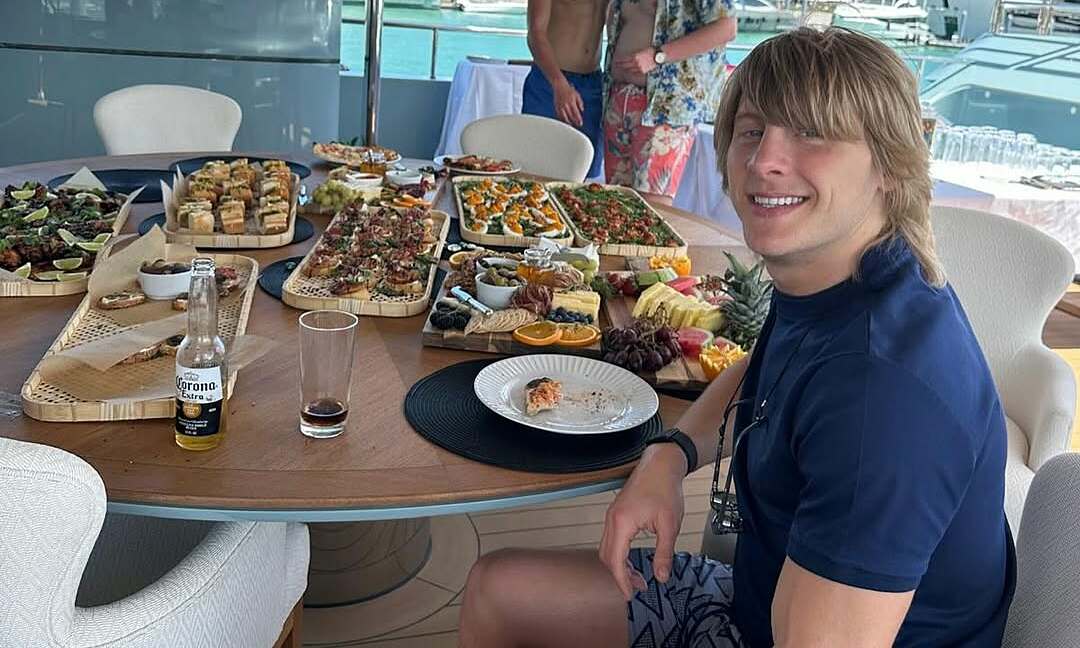 UFC fighter packs on 20 kg in 9 days with post-win feasts