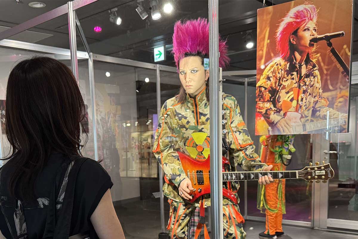 hideさん愛用の300点、横浜で展示 生誕60年記念、5月7日まで