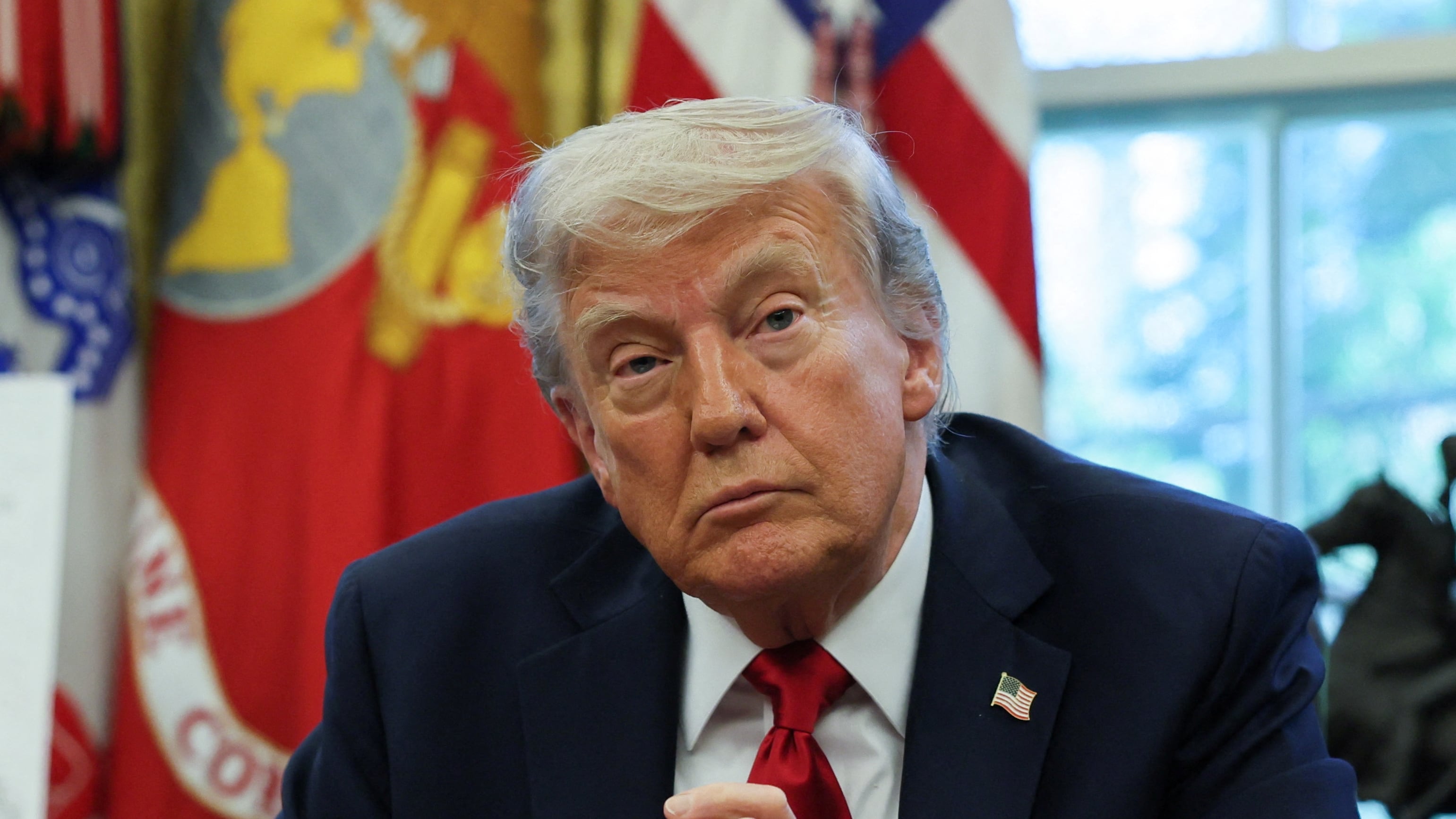 Trump Shrugs Off Plunge in Visitors to the U.S. as No Big Deal