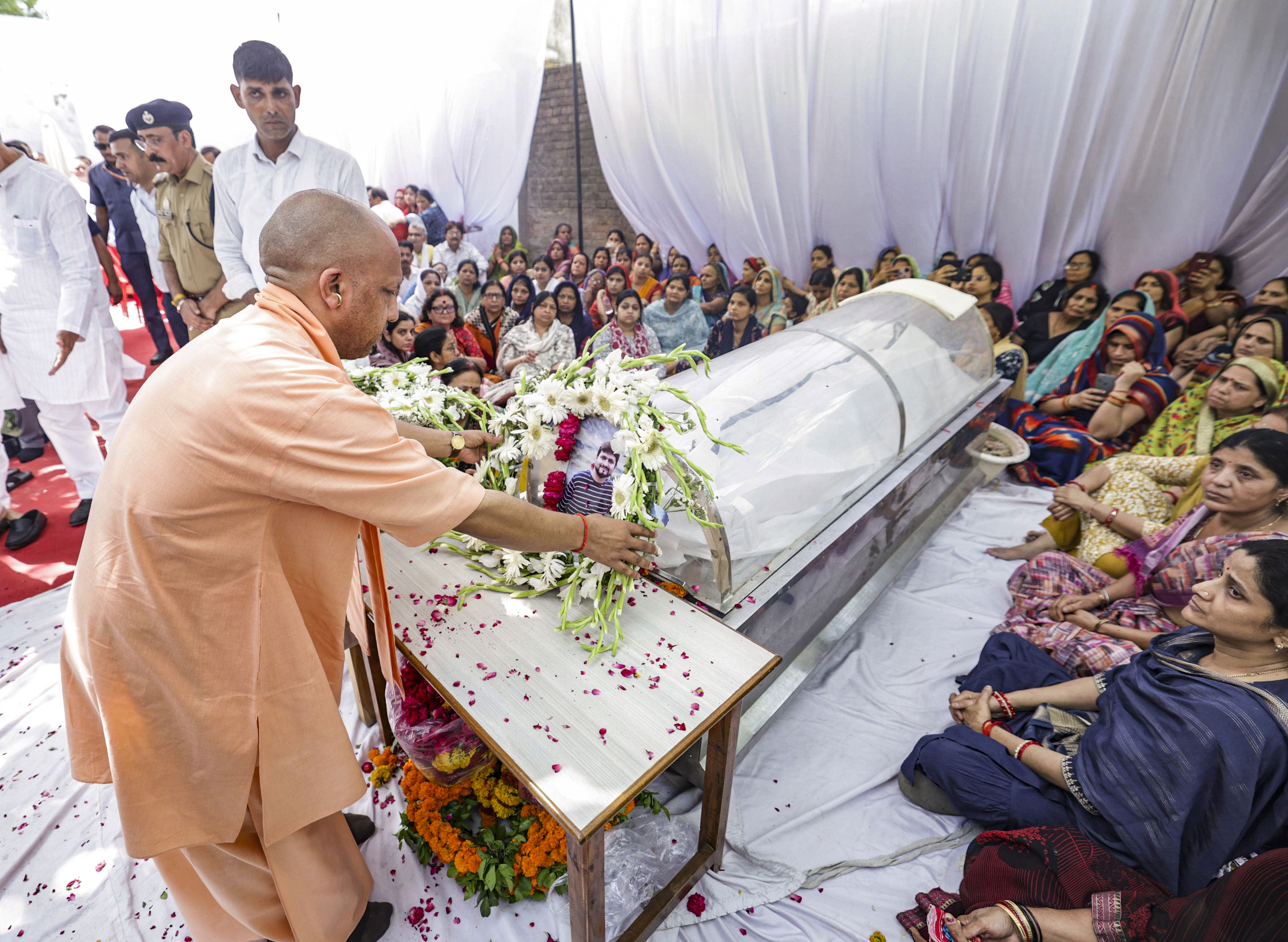 Kanpur man killed in Pahalgam terror attack cremated with full state ...