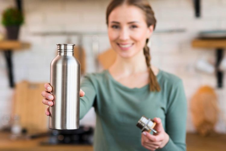 7 Panduan Penting Mencuci Botol Air Reusable Setiap Hari agar Terhindar ...