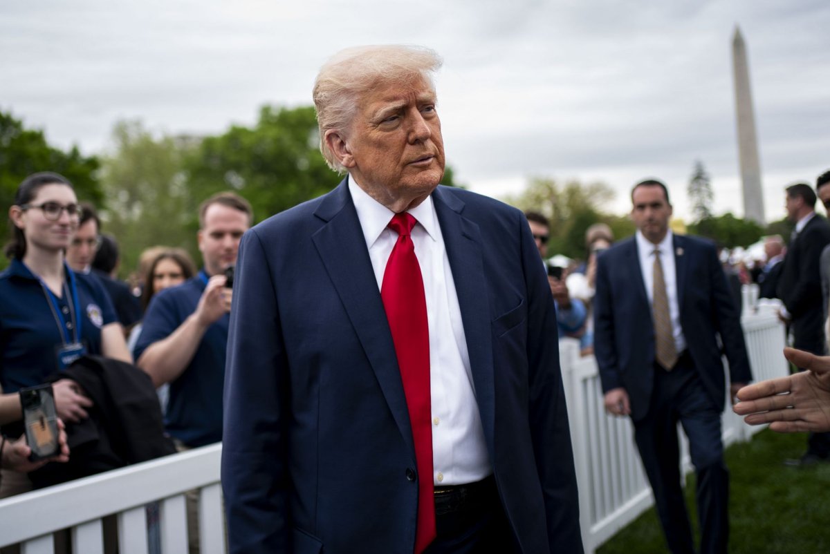 Trump invites top 220 meme coin holders to dinner; price surges