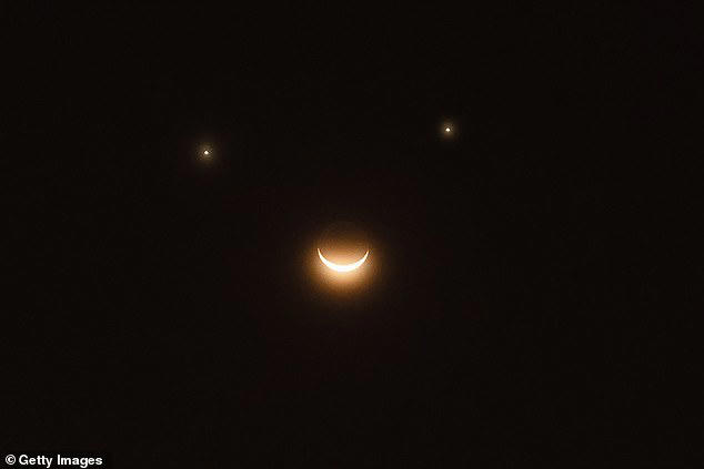 Extraterrestrial emoji! A 'smiley face' will form in the night sky this ...
