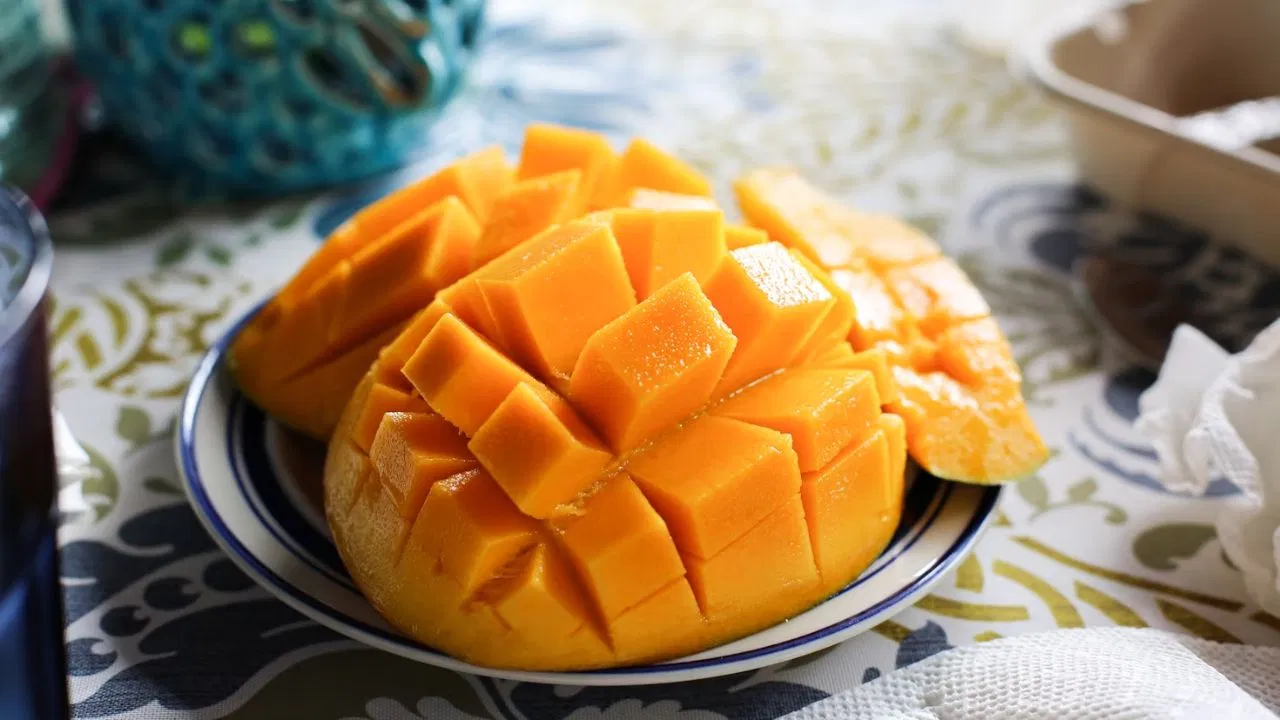 Why Should We Avoid Eating Mangoes at Night? Experts Explain the ...