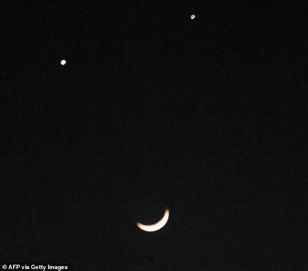 Extraterrestrial emoji! A 'smiley face' will form in the night sky this ...