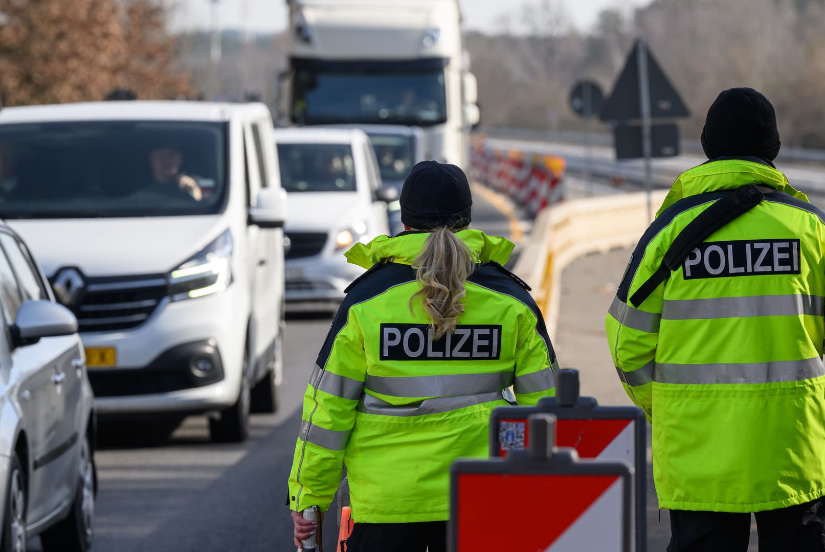 Deutschland will Asylmigranten an den Grenzen zurückweisen. Machen die ...