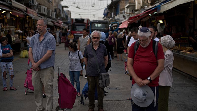 Shoah : les Israéliens se figent pendant deux minutes pour rendre ...
