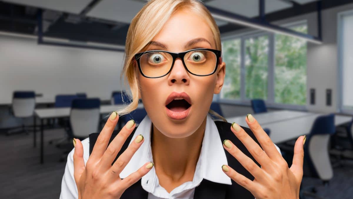 22 Infuriating Signs You’re Working With an Entitled Colleague