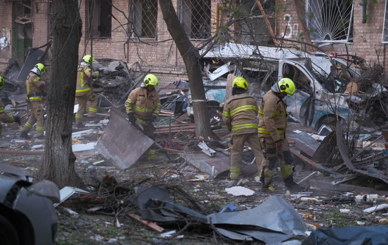 Search continues in Kyiv after Russian strike: Up to 10 victims trapped ...