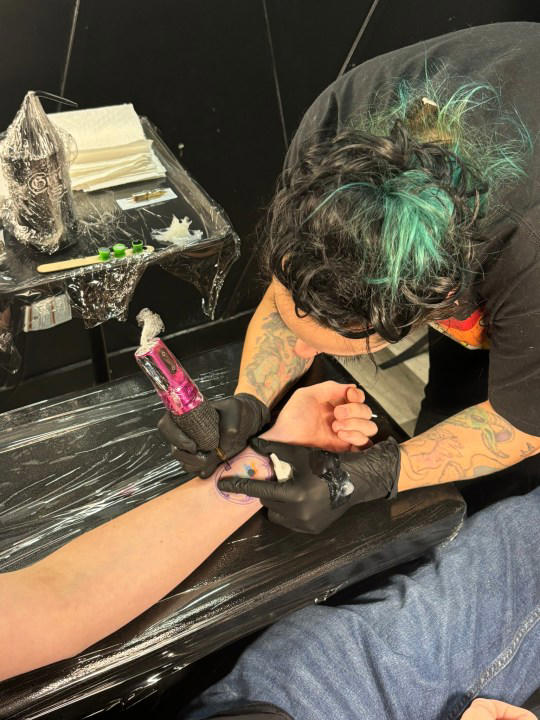 Kansas City tattoo artist helps self-harm survivors find beauty in ...