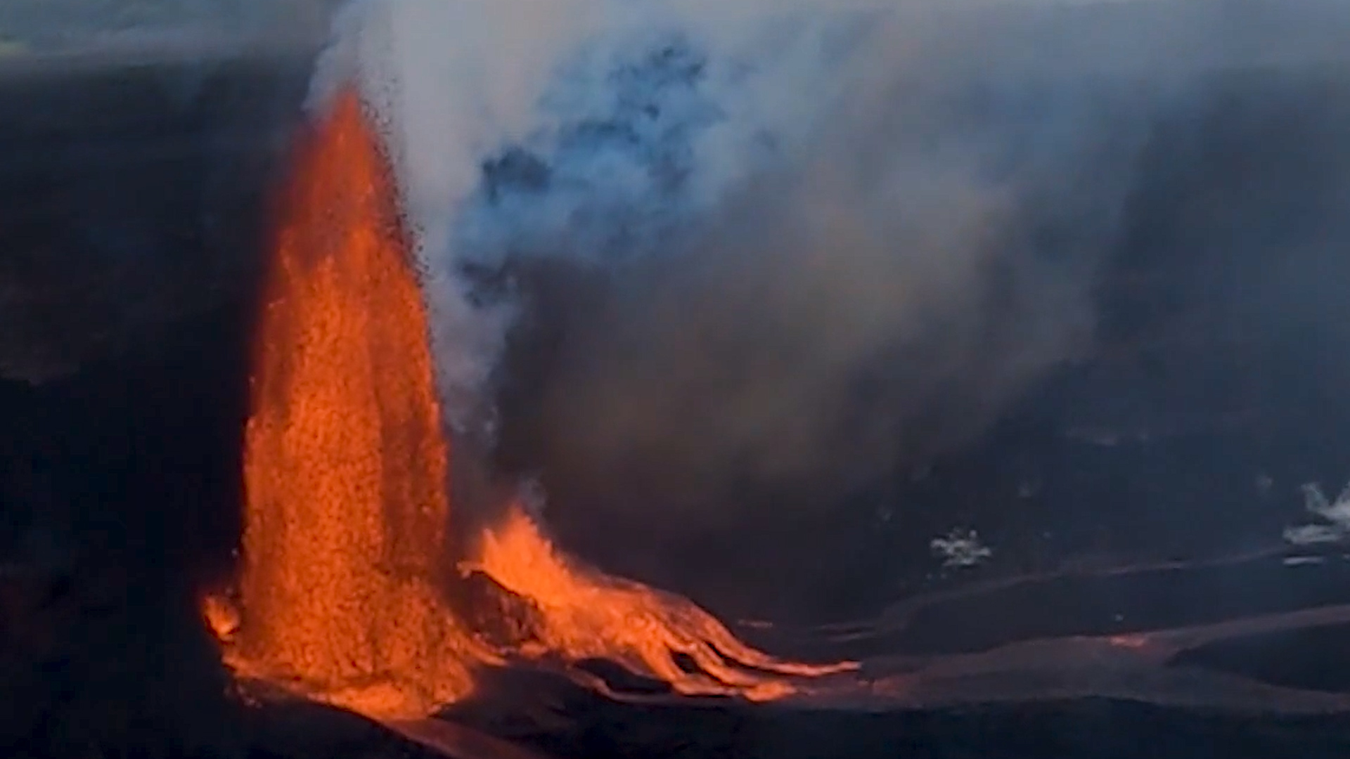 Massive lava fountains erupt from Hawaiian volcano