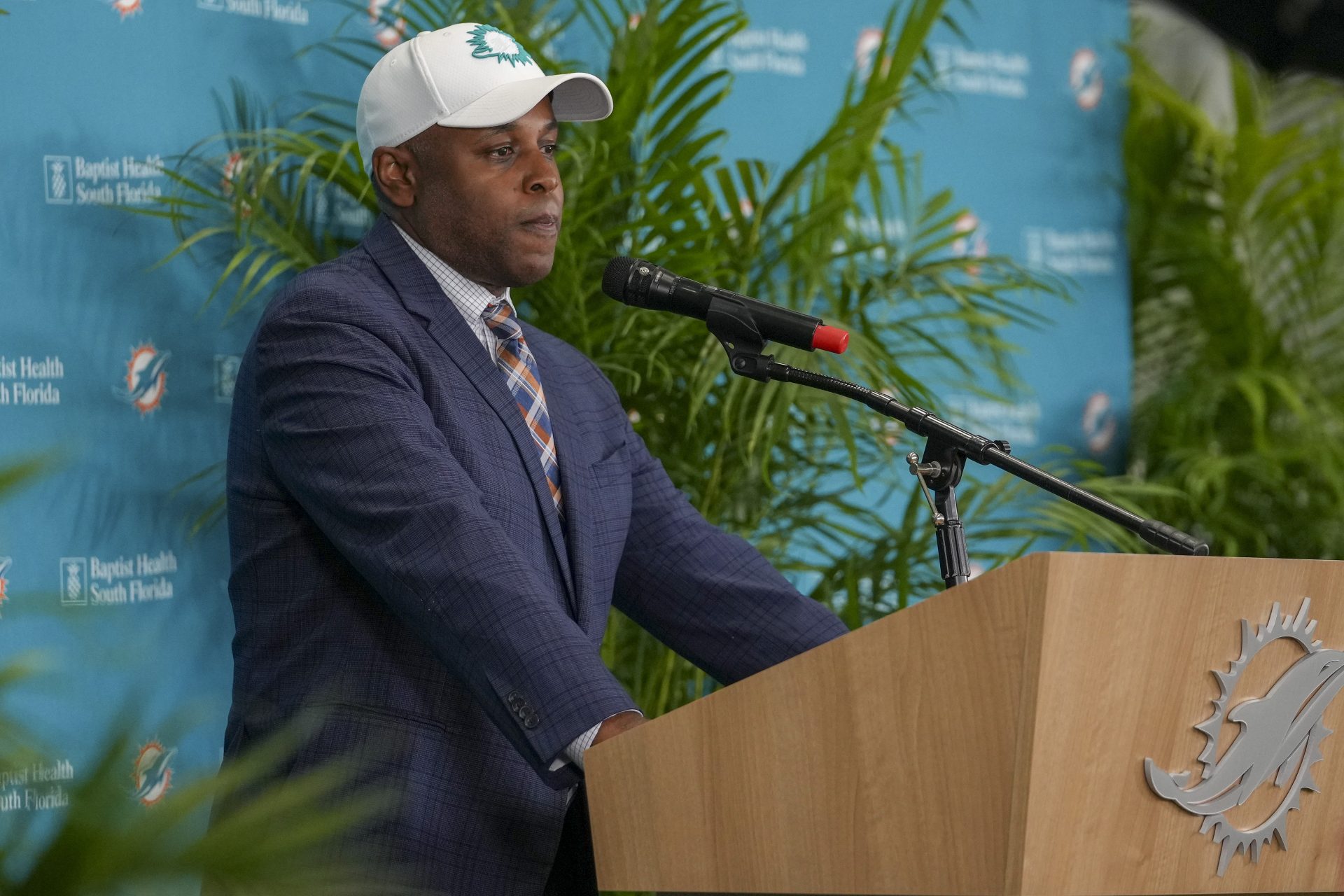 Insider Tells Dolphins How They Can Ace the Draft