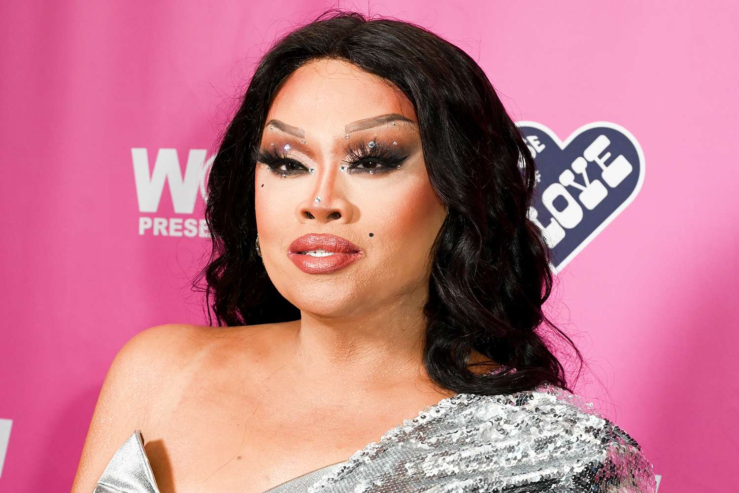 “RuPaul's Drag Race” Star Jiggly Caliente Has Leg Amputated amid ...