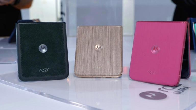 Motorola Razr Ultra vs. Samsung Galaxy Z Flip 6: Comparing Each Flip Phone