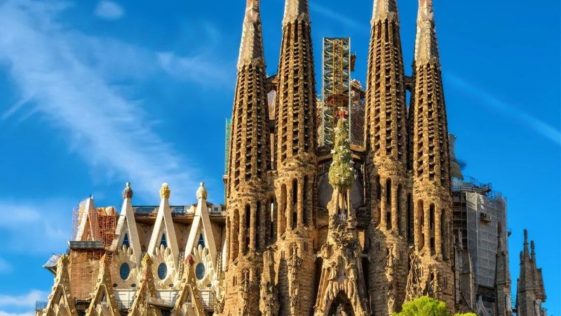 Say cheese! Barcelona creates a photo zone to manage tourist traffic at ...