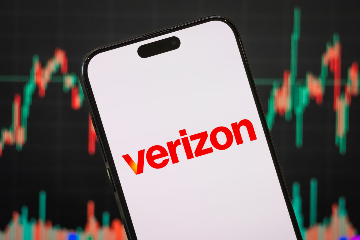 Verizon responds to reports of outages across America