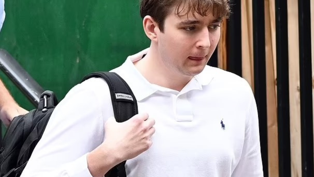 What happened to Barron Trump? New photo raises questions as President ...